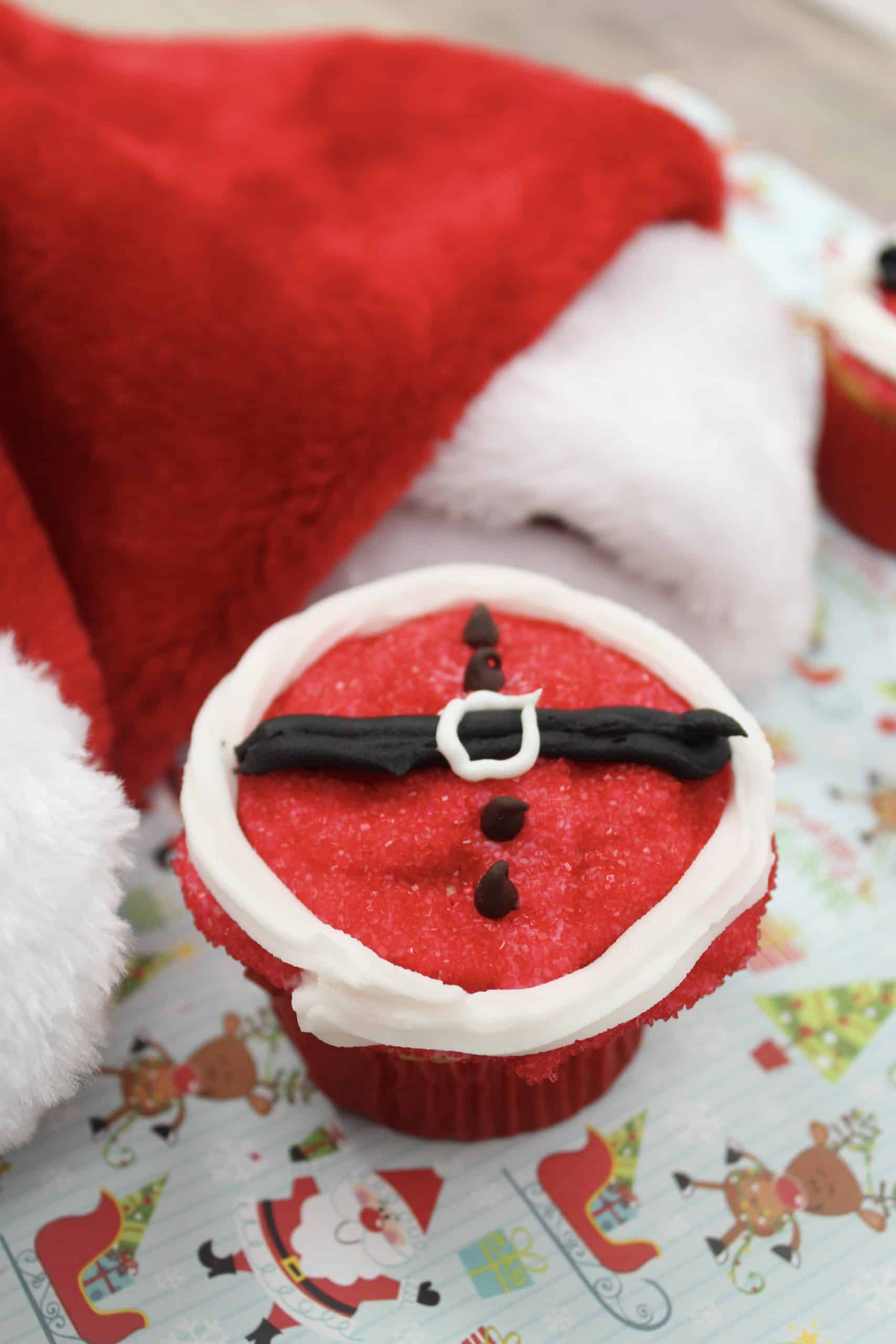 Santa Belt Cupcakes : Fun Christmas Treat to take to a get together