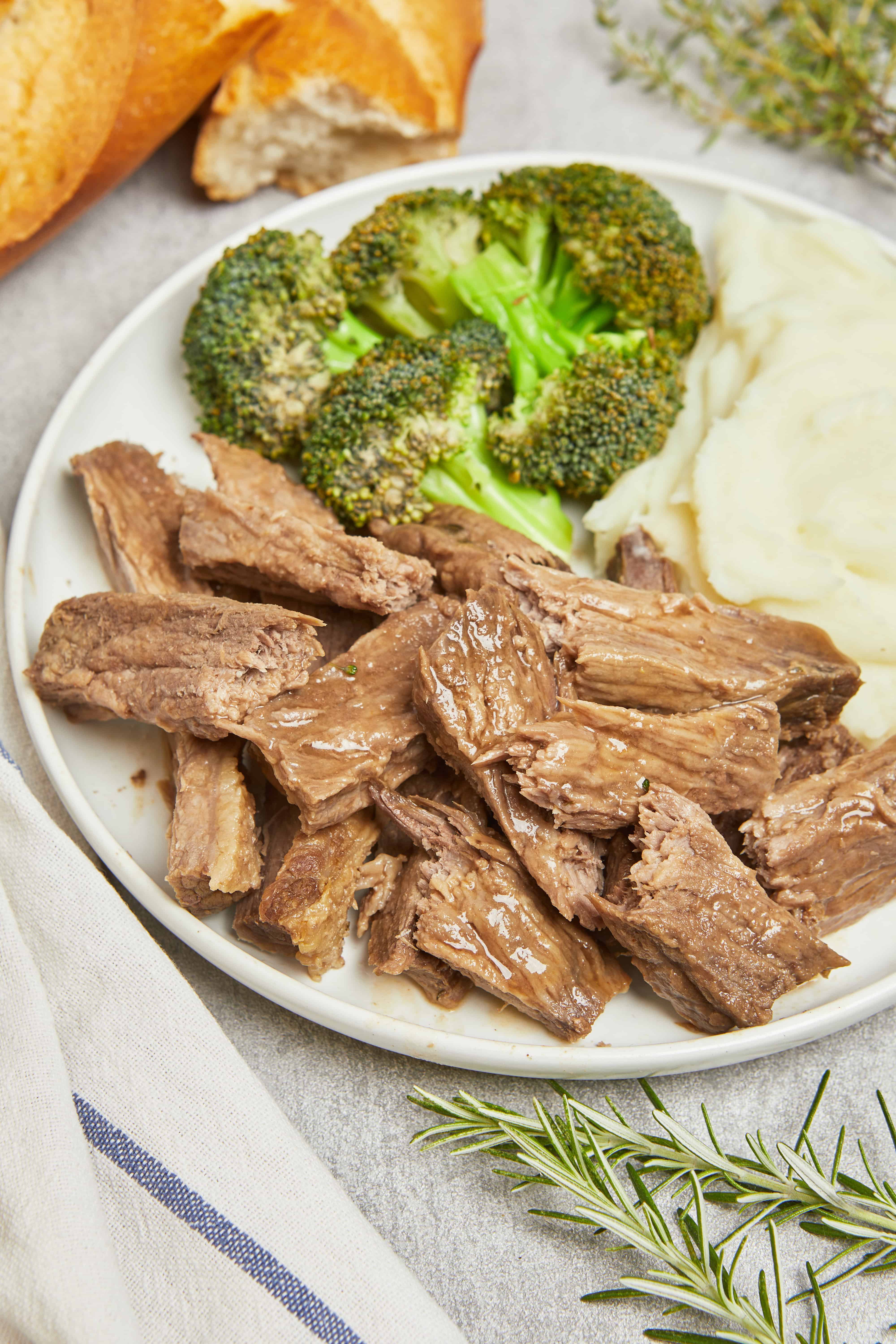 How to Cook a Frozen Roast in a Slow Cooker: Easy & Delicious Guide